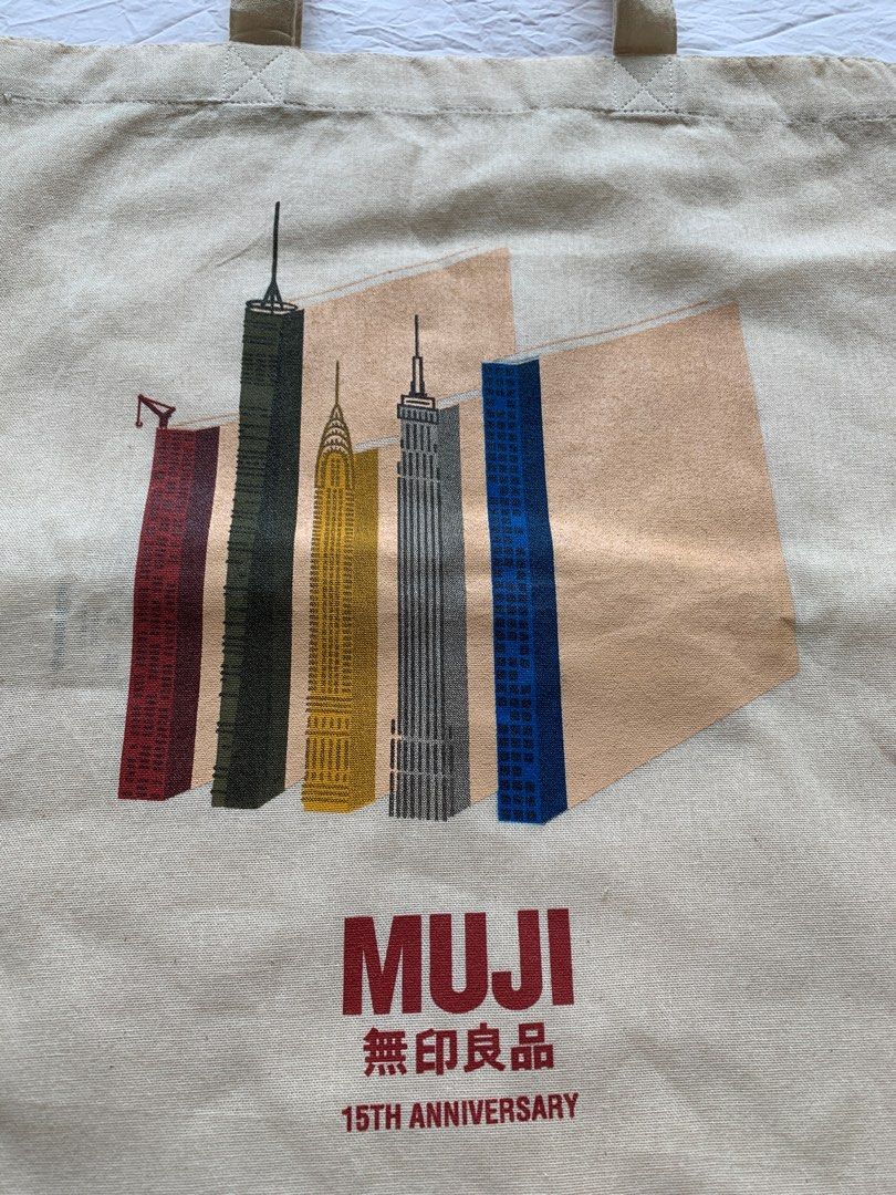 全新 無印良品 MUJI 紐約15週年紀念購物袋 A3 已絕版, 她的時尚, 包包、錢包, 手提、托特包在旋轉拍賣