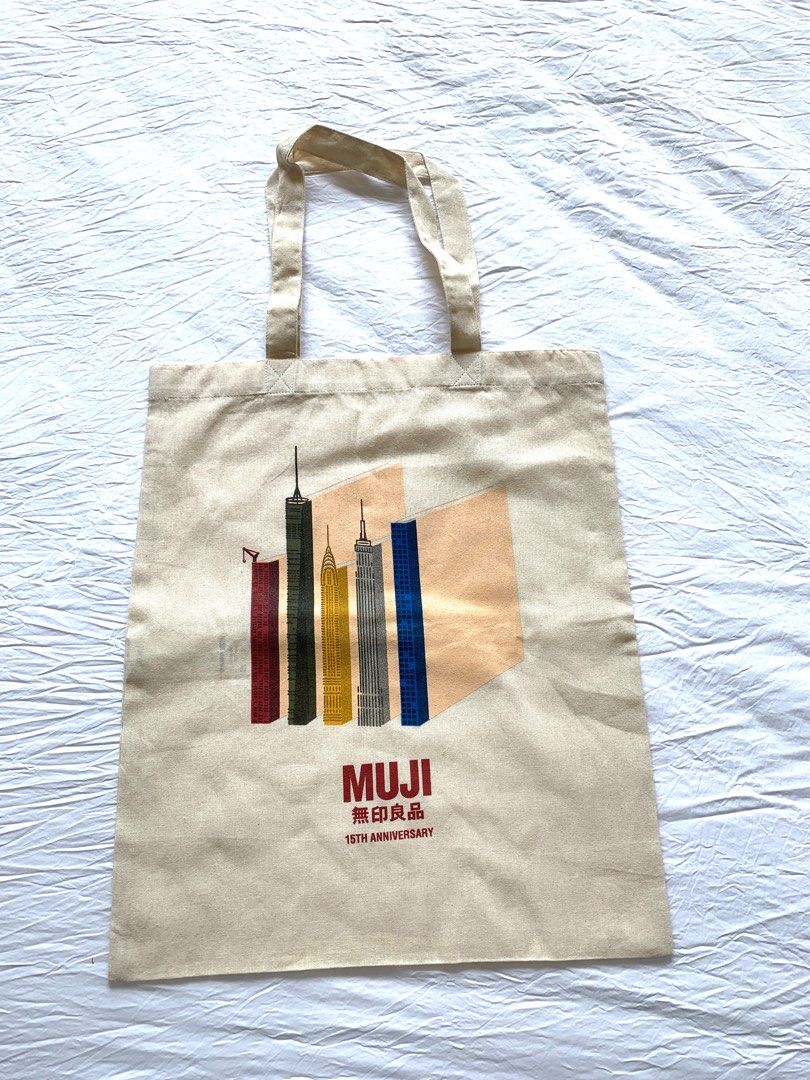 全新 無印良品 MUJI 紐約15週年紀念購物袋 A3 已絕版, 她的時尚, 包包、錢包, 手提、托特包在旋轉拍賣