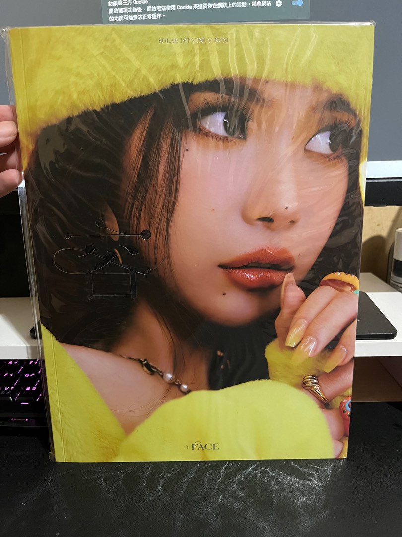 頌樂 SOLAR(MAMAMOO) (FACE版)第一張迷你專輯「容 : FACE」, 書籍、休閒與玩具, 收藏、紀念品, K-Pop在旋轉拍賣