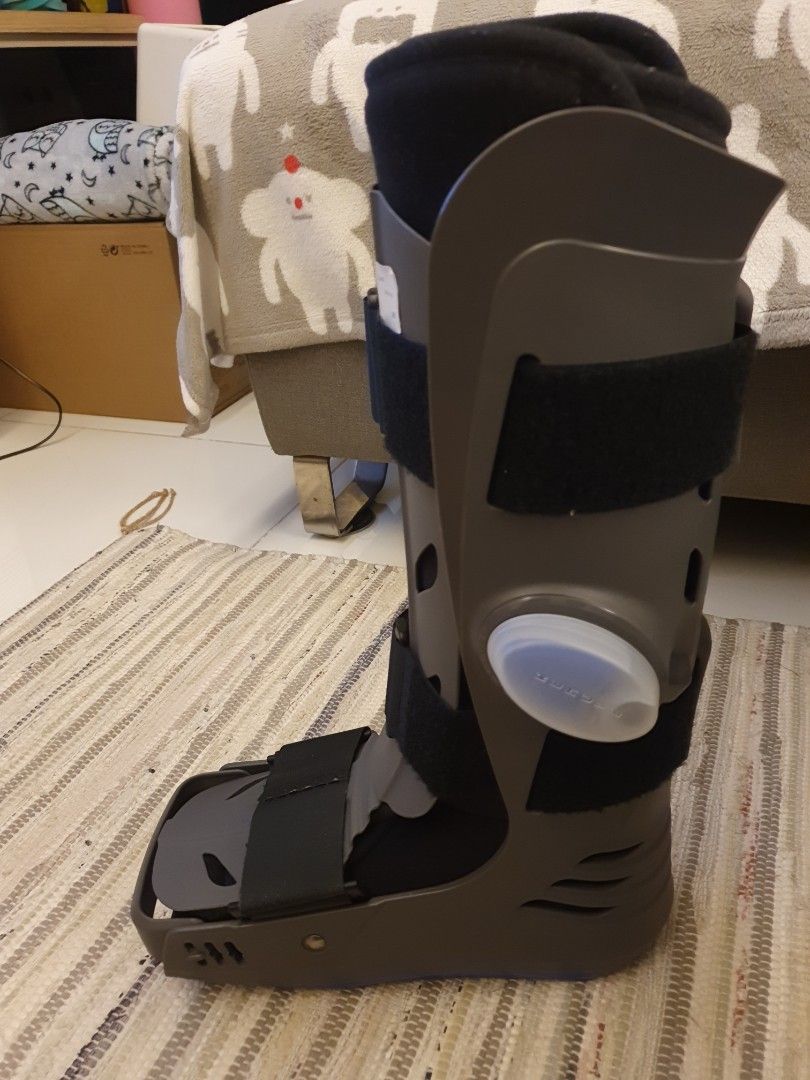 Inflatable rigid-shell Walking Boot / Aircast Boot M size, Health ...