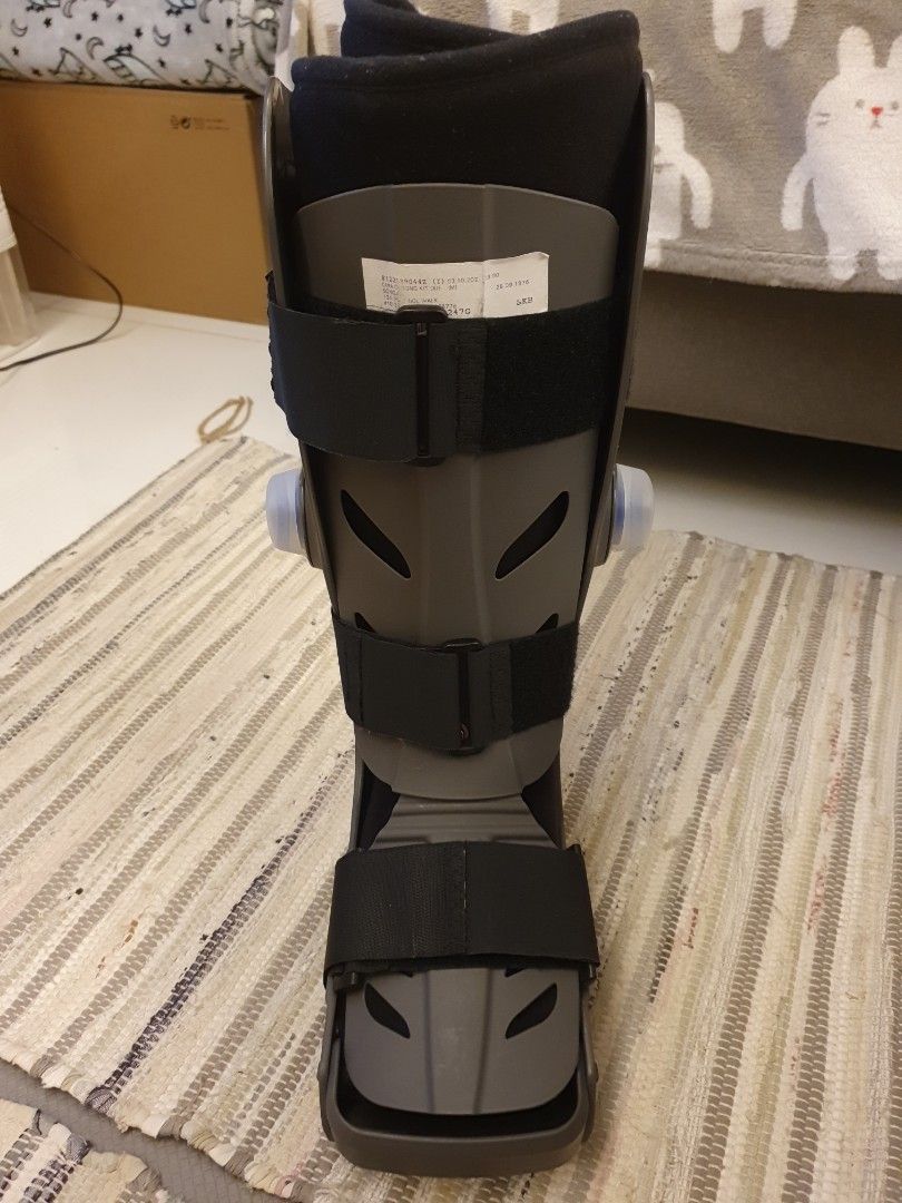 Inflatable rigid-shell Walking Boot / Aircast Boot M size, Health ...