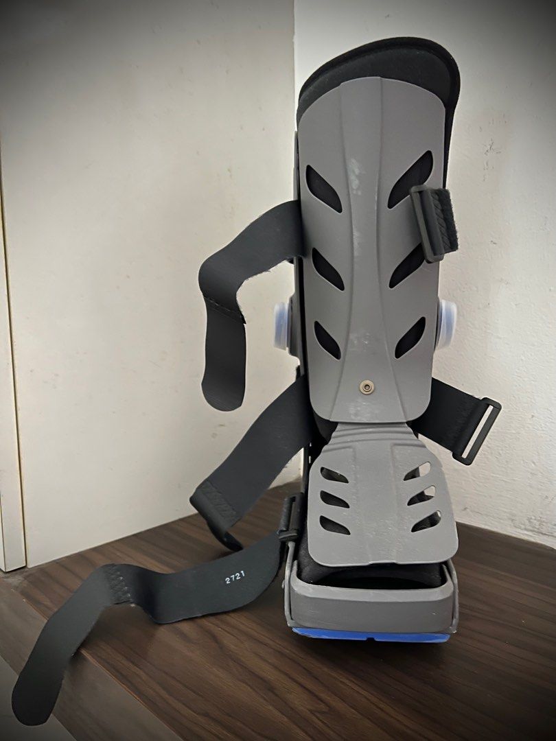 Aircast AirSelect Walker Brace/Walking Boot, Health & Nutrition ...