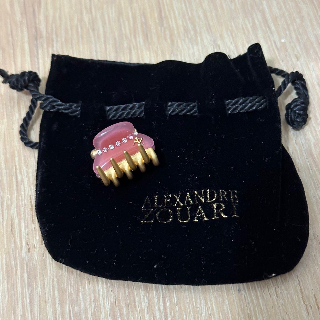 Alexandre Zouari crazy crab 粉紅色有石 2.1cm, 女裝, 飾物及配件, 鑽飾 - Carousell
