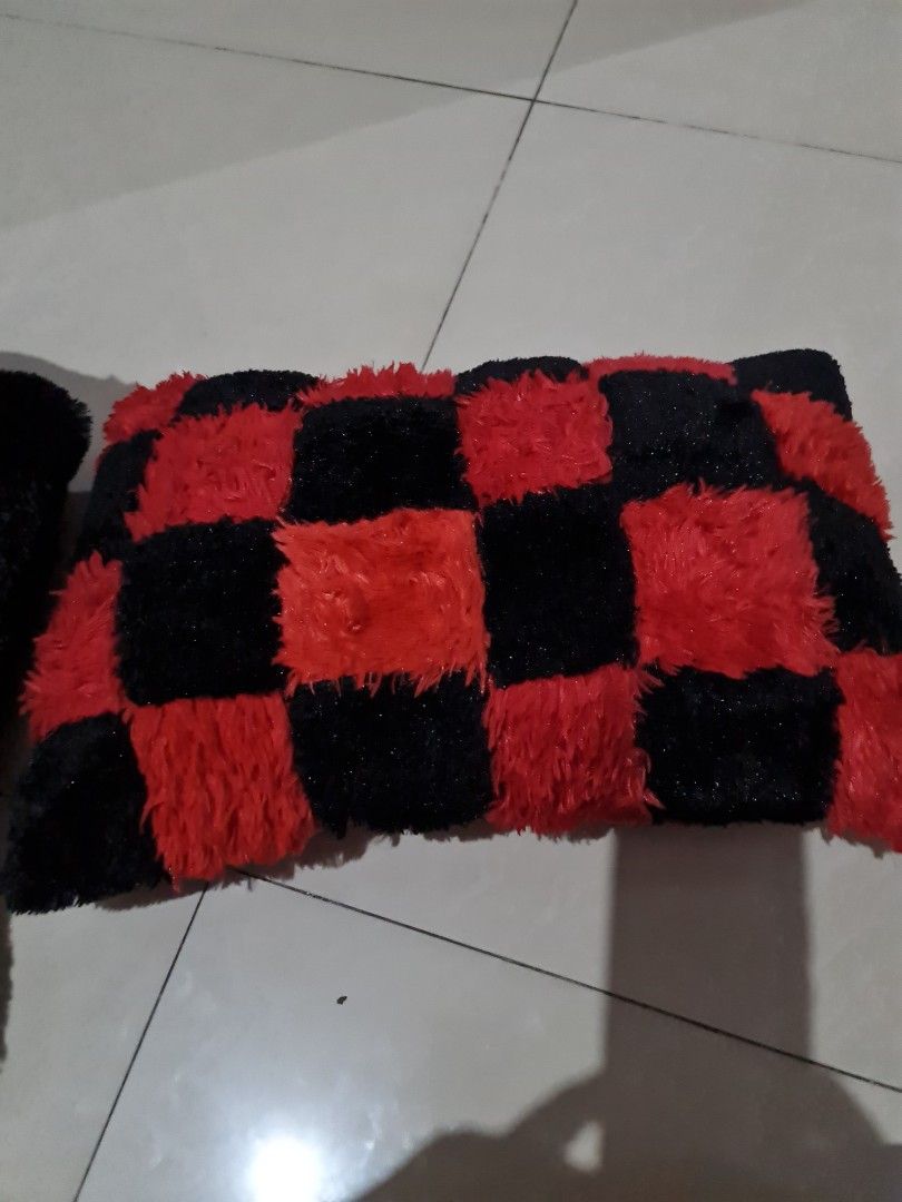 Bantal santai / dimobil, Perabotan Rumah di Carousell