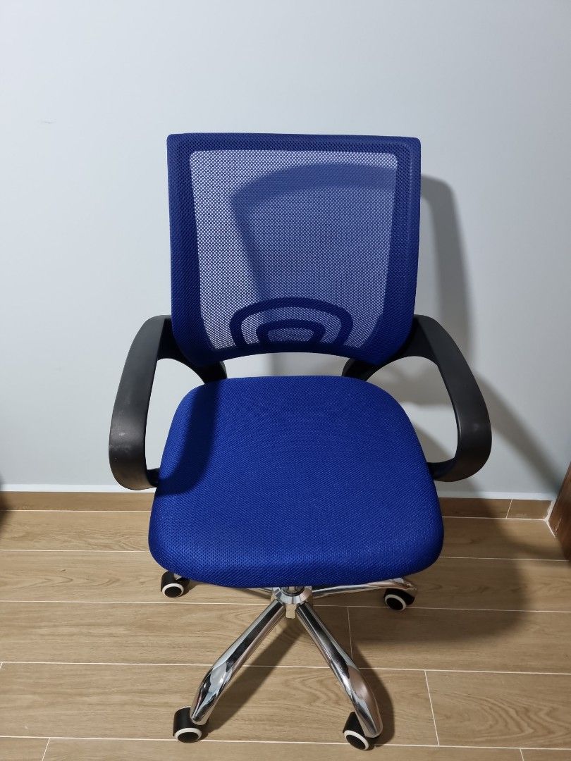 Blue mesh office chair, Furniture & Home Living, Furniture, Chairs on ...