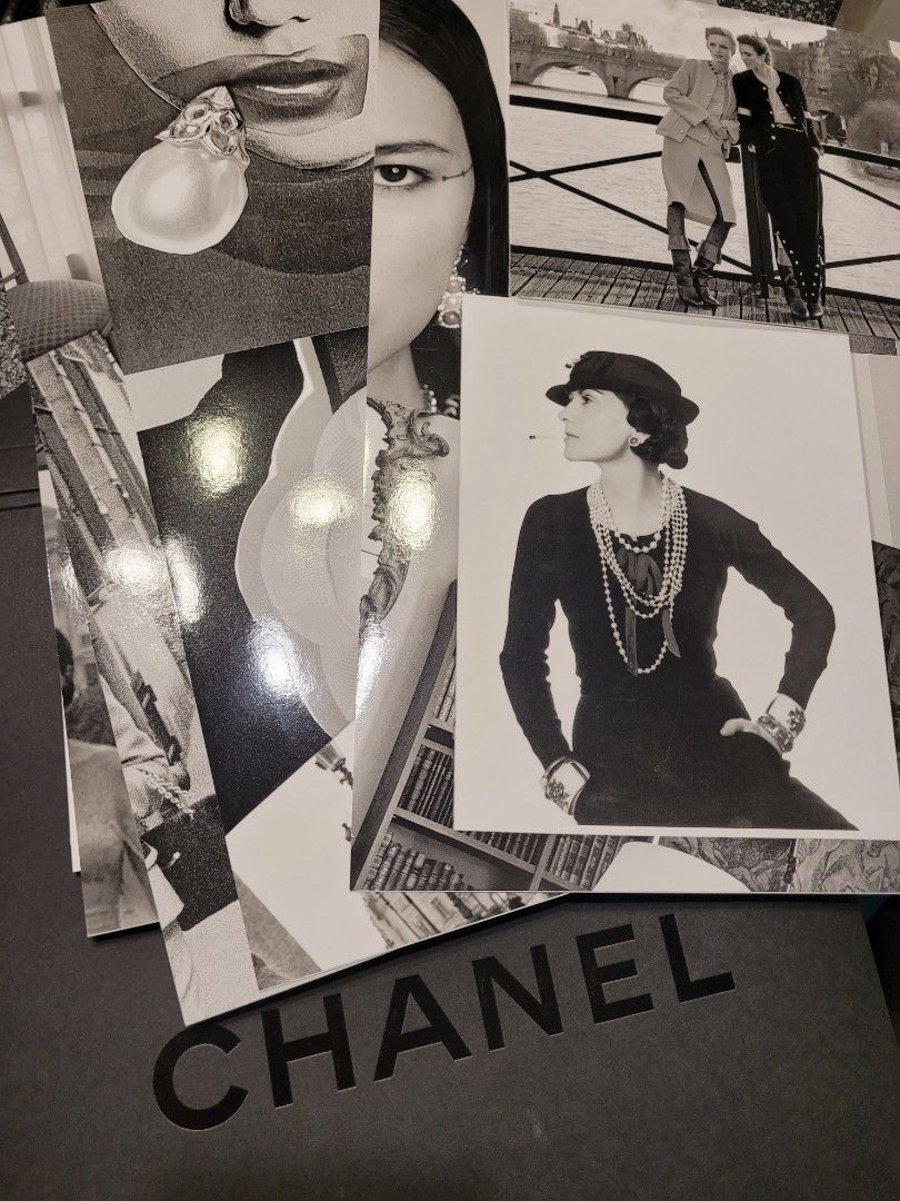 Chanel posters stickers, 興趣及遊戲, 收藏品及紀念品, 古董收藏 - Carousell