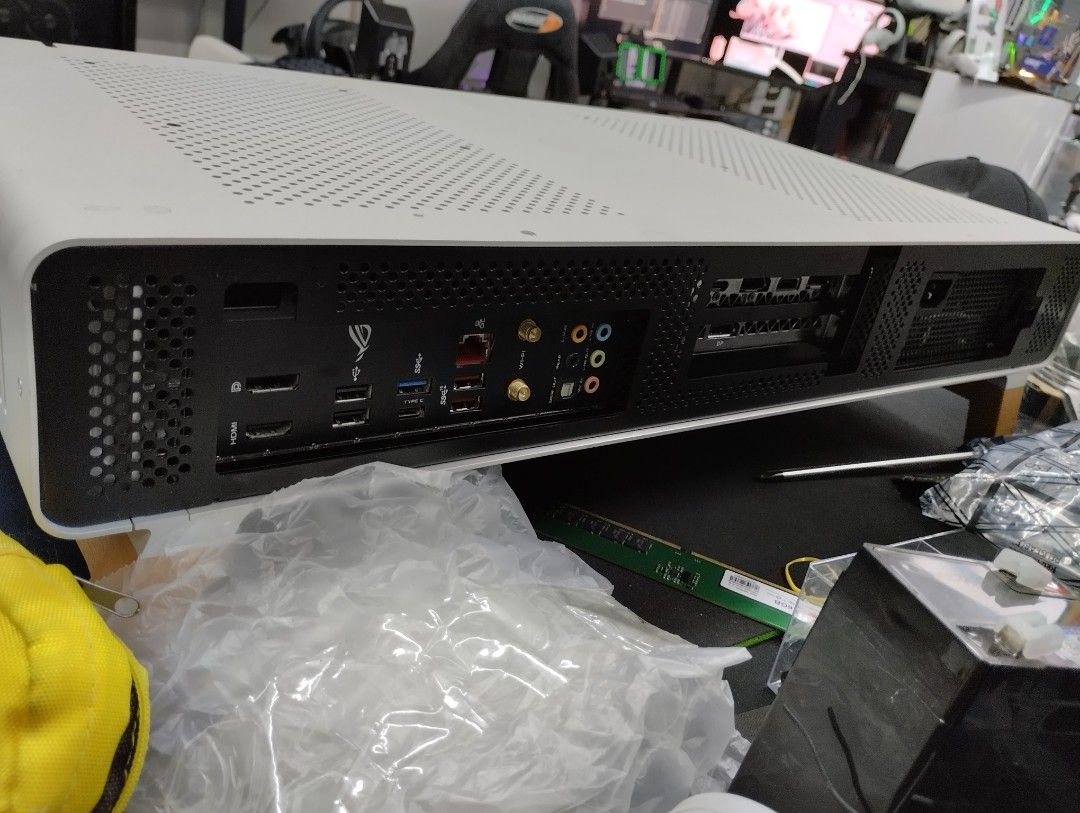 Cool Sleek Gaming PC i5 9600KF 2080 ti iTX Monitor Riser, Computers ...