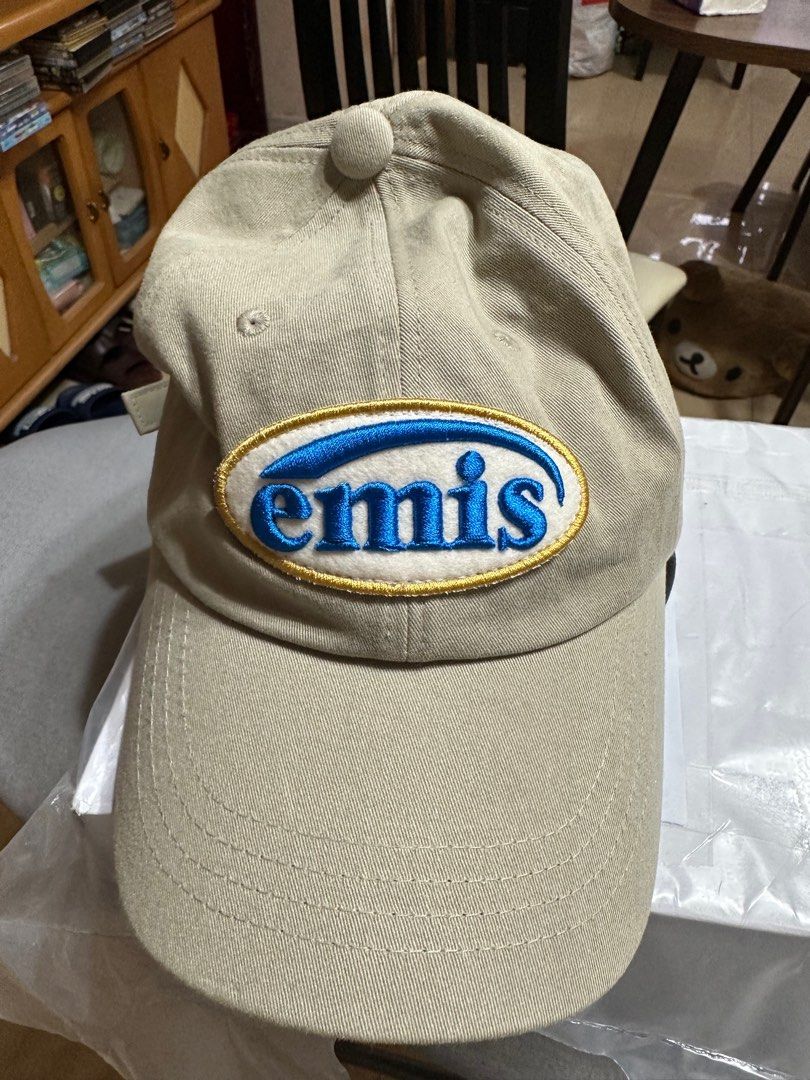 Emis cap, 女裝, 手錶及配件, 帽 - Carousell