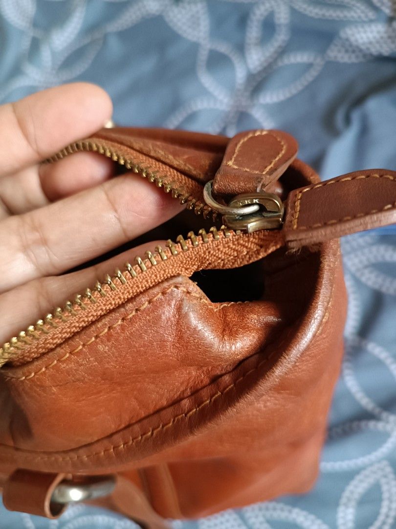 Genuine leather Nicole St.Gilles super tibay ng leather med. Size ...