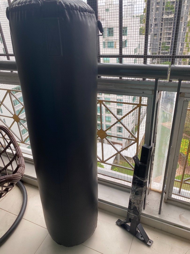 Hanging Punch Bag for Boxing with Ceiling Mounting Hook, Chains and ...