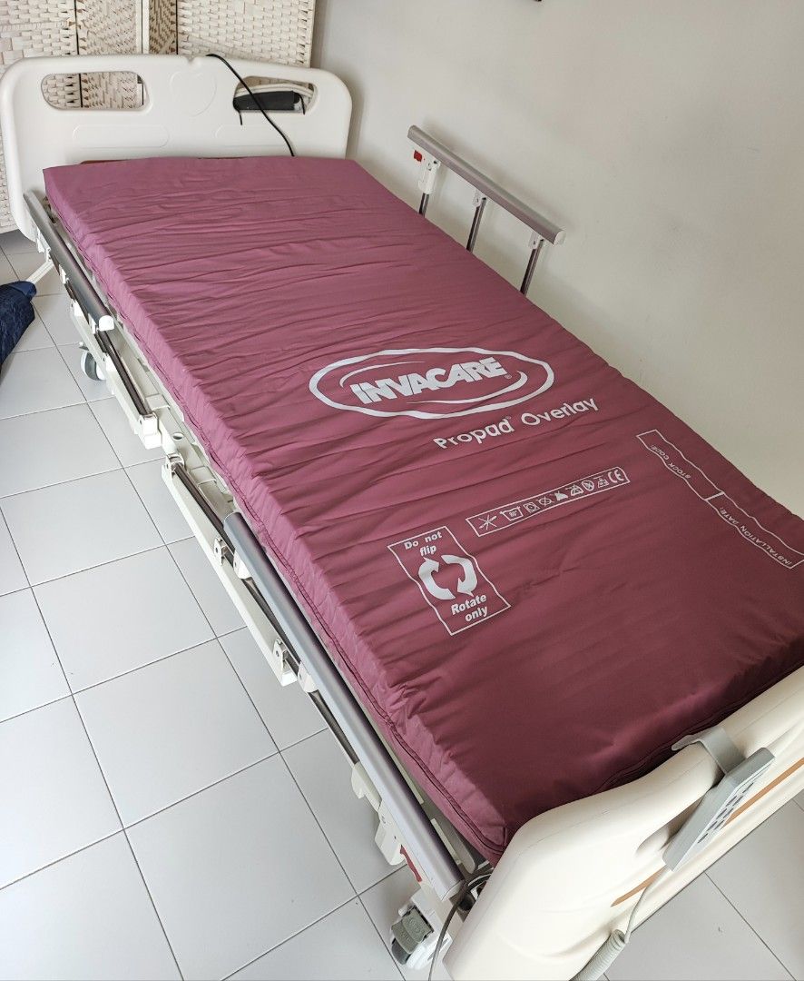 Hospital bed with 2 mattress (Normal & Propad Pressure Sore), Furniture ...