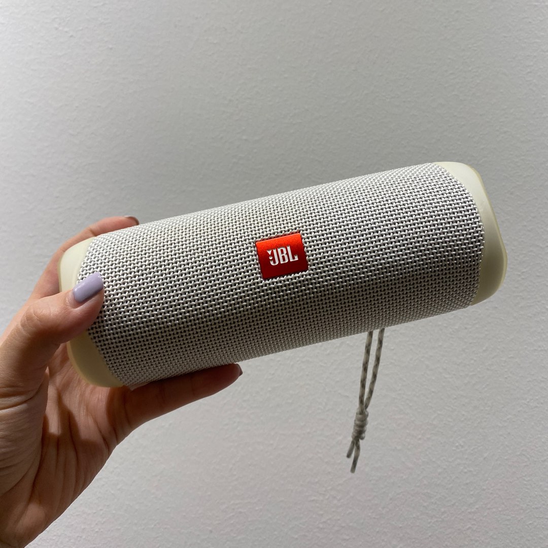 JBL FLIP 5 WHITE BLUETOOTH SPEAKER, Audio, Portable Music Players on ...