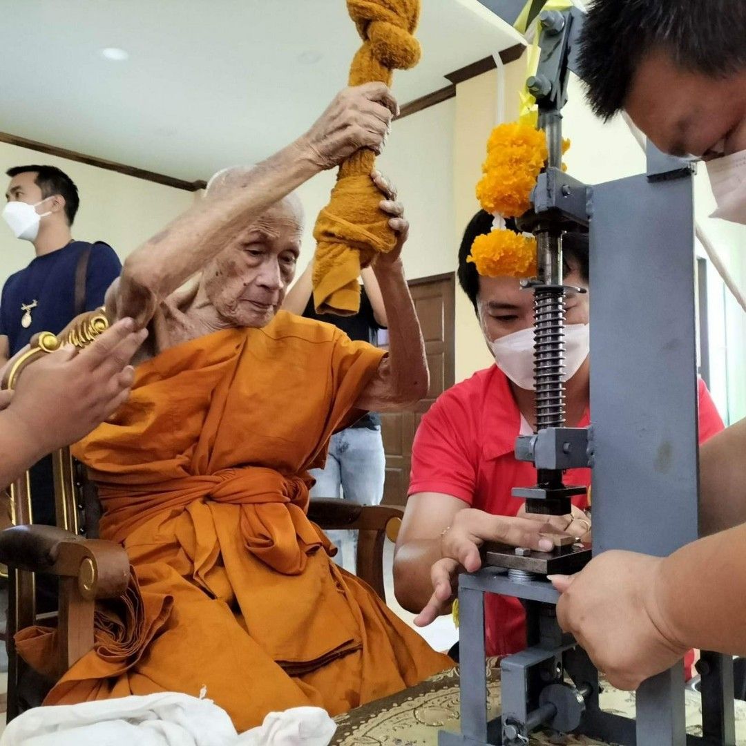 Lp Nim Phra Maha Chakkrapat Somprathana Ruay Ngern Larn Thai Amulet ...