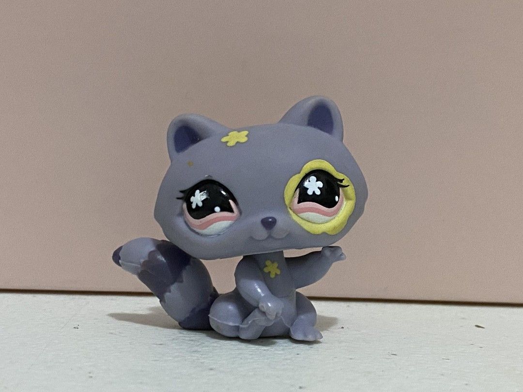 LPS littlest pet shop racoon, Hobbies & Toys, Toys & Games on Carousell