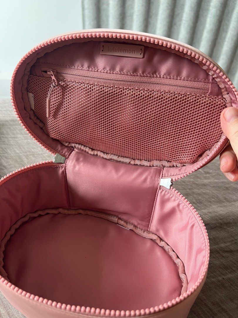 Lululemon Makeup Oval Top-Access Kit 3.5L, Beauty & Personal Care, Face ...