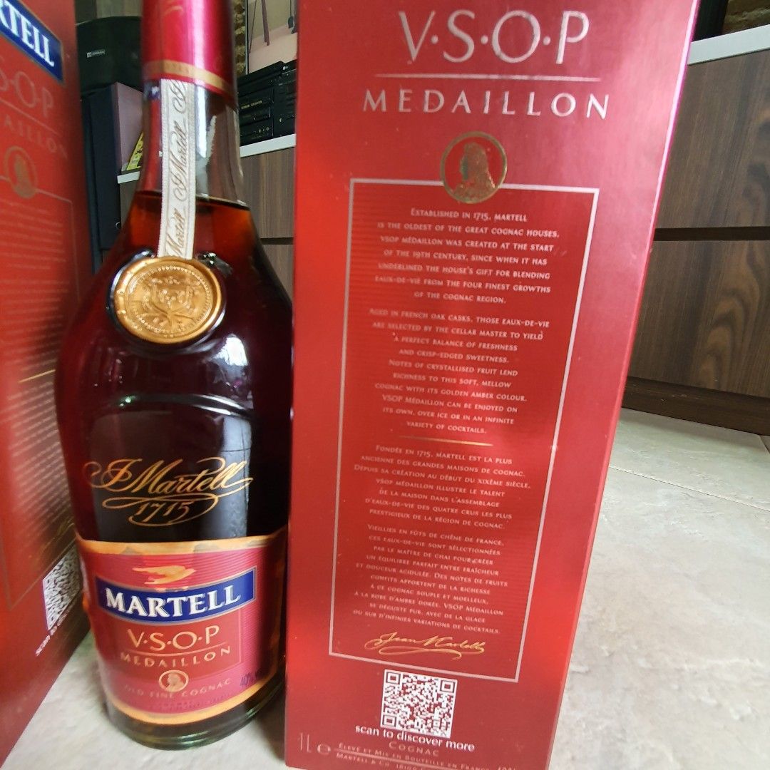 Martell VSOP Medaillon Old Fine Cognac, Food & Drinks, Alcoholic Beverages on Carousell