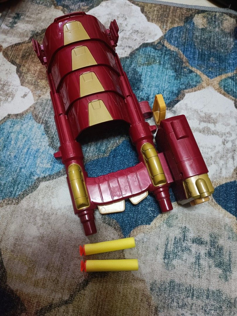 Marvel Iron Man Hasbro Mask + Marvel Iron Man - Nerf Slide Blast Armor ...