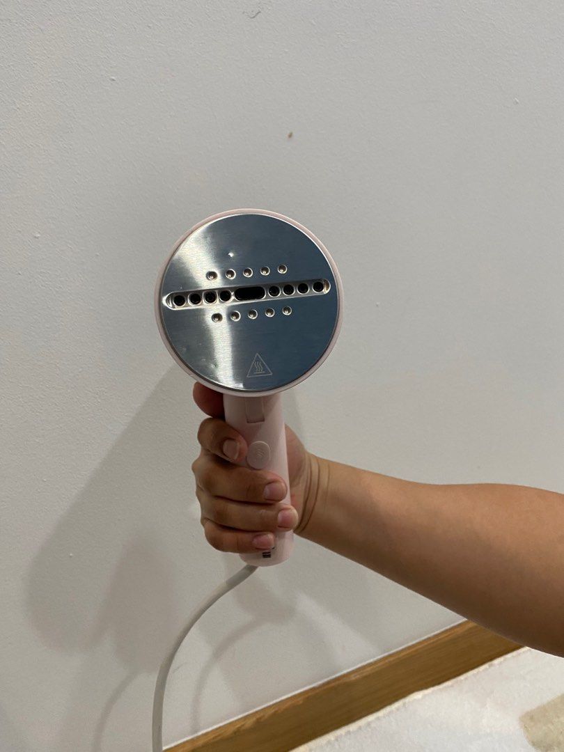 Midea hand-held steam iron, Beauty & Personal Care, Hair on Carousell