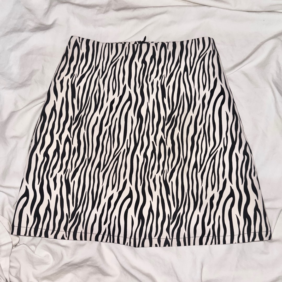 Mini Skirt / Palda with inner short - Cantonstory on Carousell