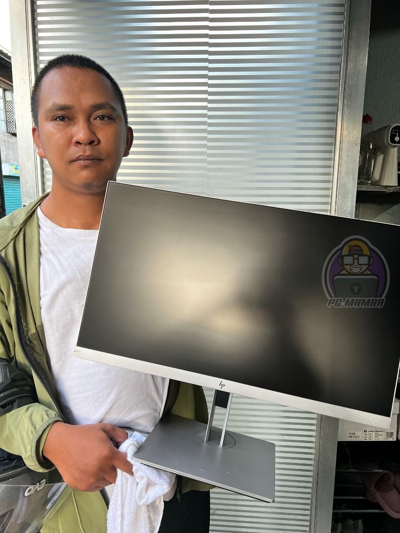 Monitor: HP 23inches E233 | Frameless | IPS | Rotatable | Good as new ...