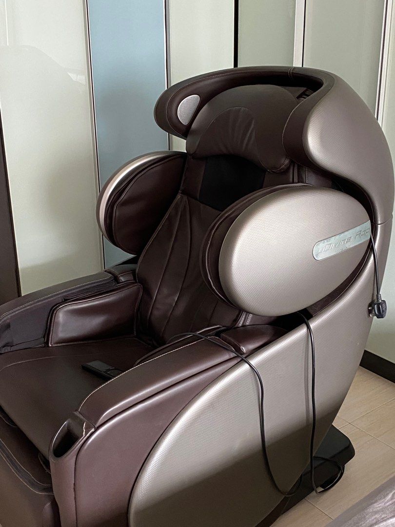 Osim uDivine OS-818 massage chair, Health & Nutrition, Massage Devices ...