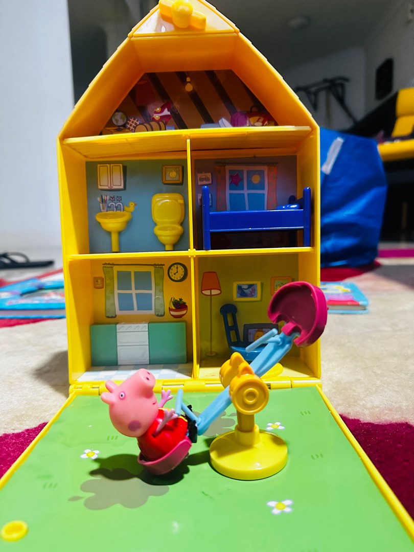 Peppa Pig House with Peppa, Hobbies & Toys, Toys & Games on Carousell