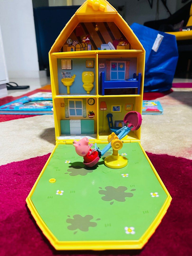 Peppa Pig House with Peppa, Hobbies & Toys, Toys & Games on Carousell
