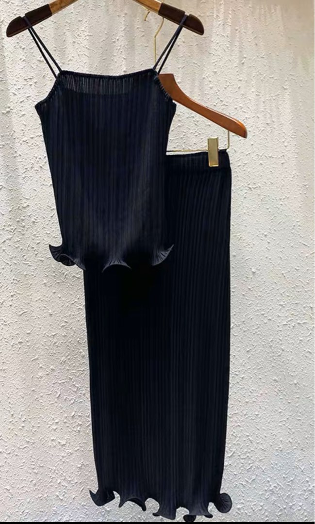 Pleated Black Set, Women's Fashion, Dresses & Sets, Sets or Coordinates ...