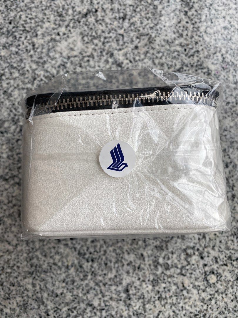Singapore Airlines First Class Amenity Kit (sealed), Luxury ...