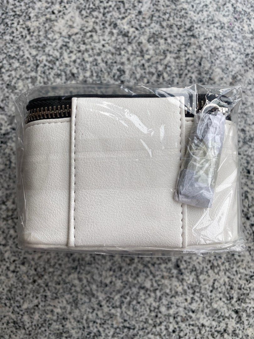 Singapore Airlines First Class Amenity Kit (sealed), Luxury ...