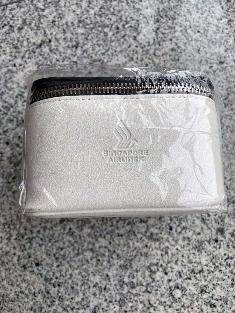 Singapore Airlines First Class Amenity Kit (sealed), Luxury ...
