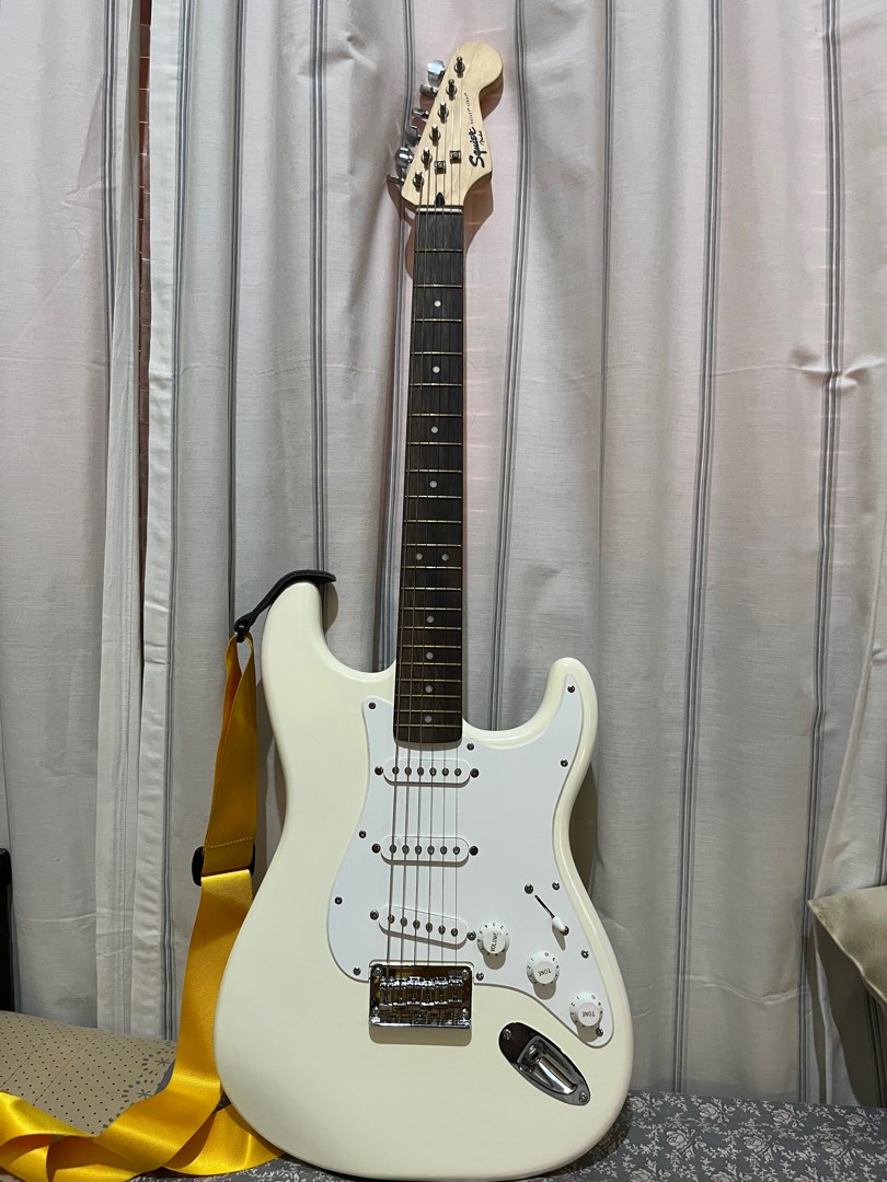 Squier Bullet Stratocaster, Hobbies & Toys, Music & Media, Musical ...