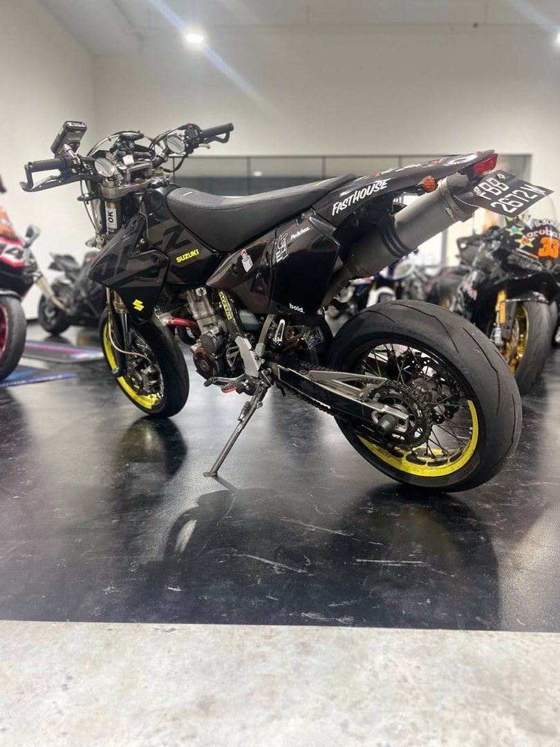 SUZUKI DRZ 400SM, Motorcycles, Motorcycles for Sale, Class 2A on Carousell