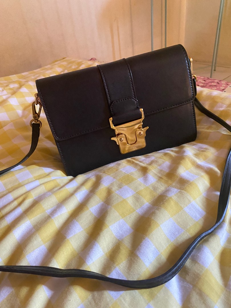 Tas Ck charles keith, Fesyen Wanita, Tas & Dompet di Carousell