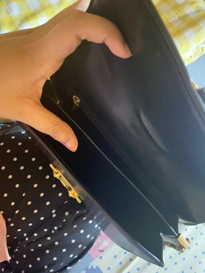 Tas Ck charles keith, Fesyen Wanita, Tas & Dompet di Carousell