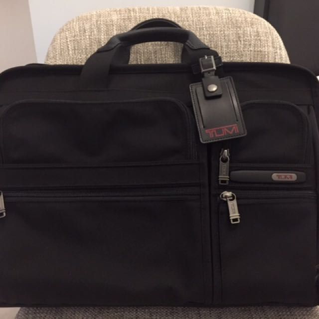 TUMI Alpha 2 Compact Large Screen Laptop Brief, 男裝, 袋, 公事包 - Carousell