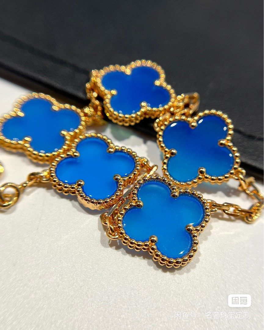vca bracelet Van cleef & a r p e l s blue agate, Women's Fashion ...