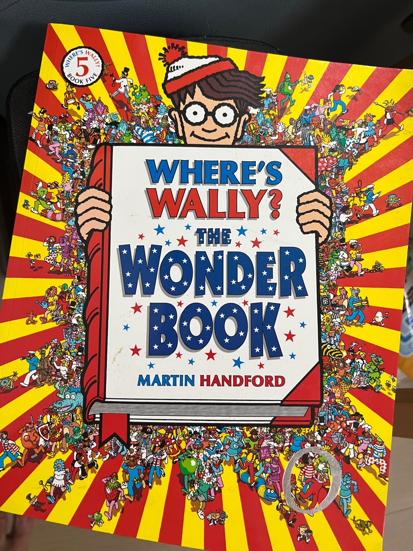 Where's Wally The wonder Book, 興趣及遊戲, 書本 & 文具, 兒童書籍 - Carousell