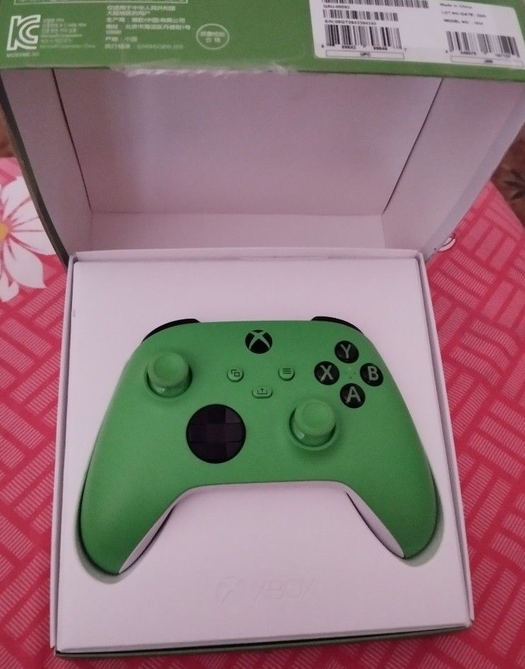 Xbox Series Velocity Green Controller, Video Gaming, Gaming Accessories ...