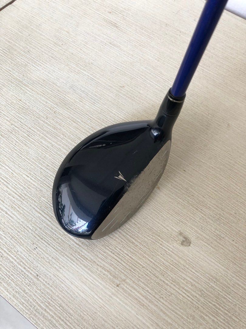 XX10 Utility wood 7, Sports Equipment, Sports & Games, Golf on Carousell