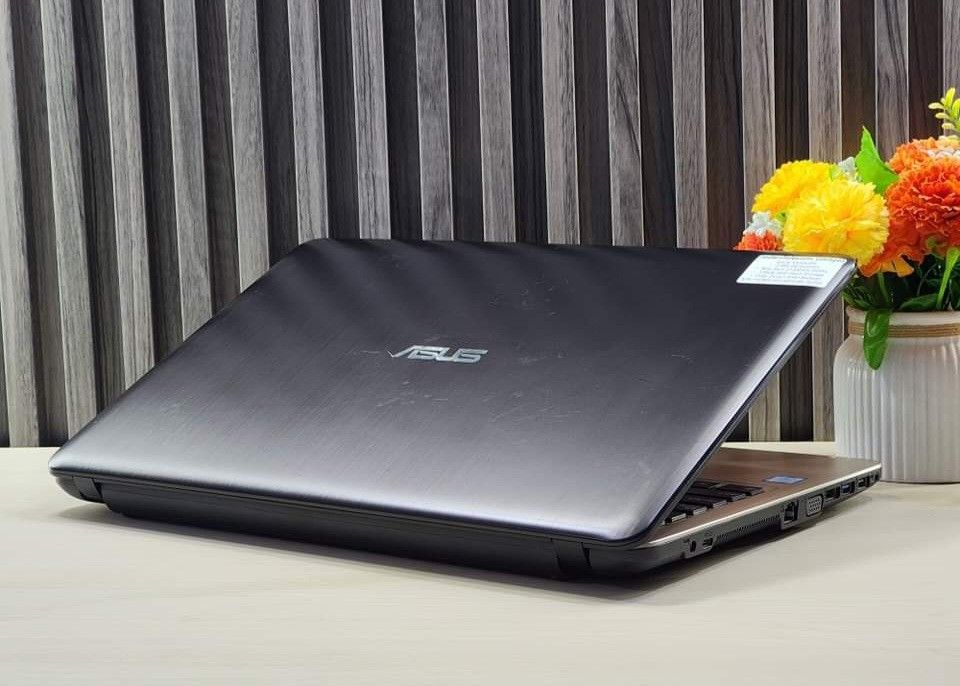 ASUS SonicMaster X540UPR i7-8Th Gen 8Gb Ram 128Gb SSD AMD Radeon HD ...