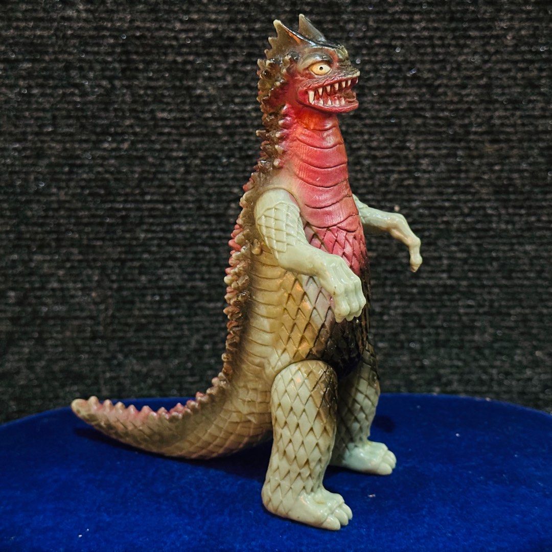 BEMULAR - ULTRAMAN Ultra Kaiju Monster Vintage Bandai 1983 Japan Vinyl ...