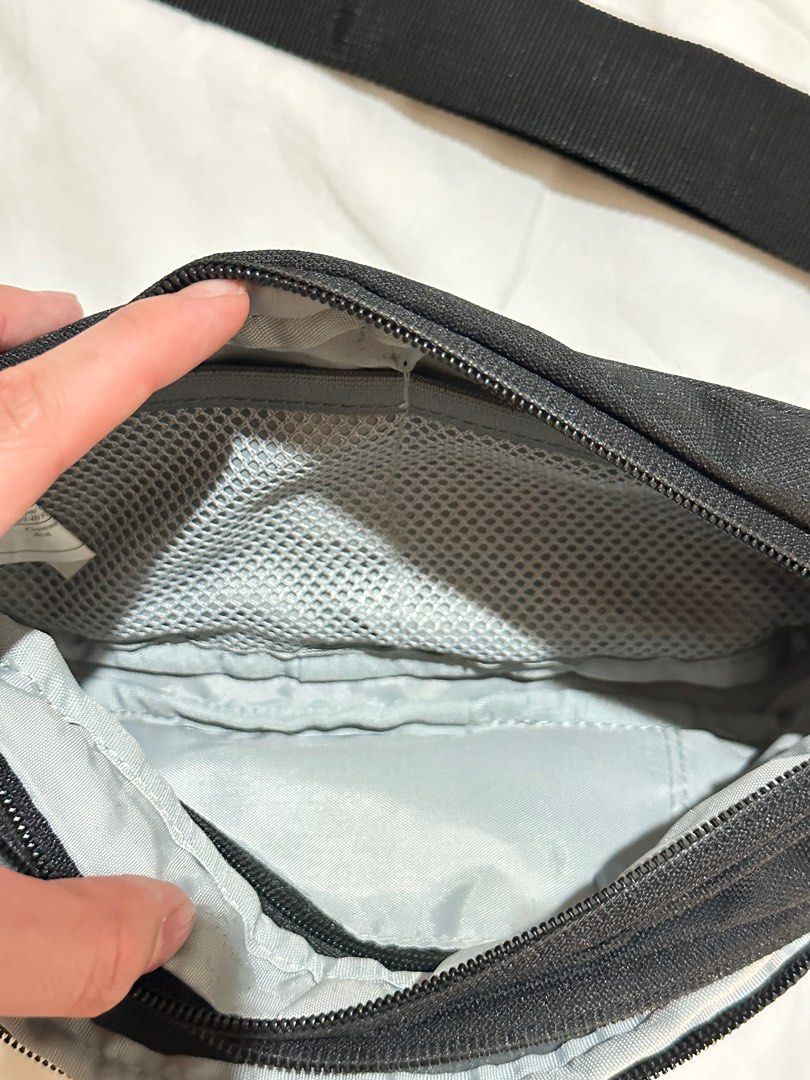 QUICKSILVER Black Waist Pack, Men's Fashion, Bags, Belt bags, Clutches ...