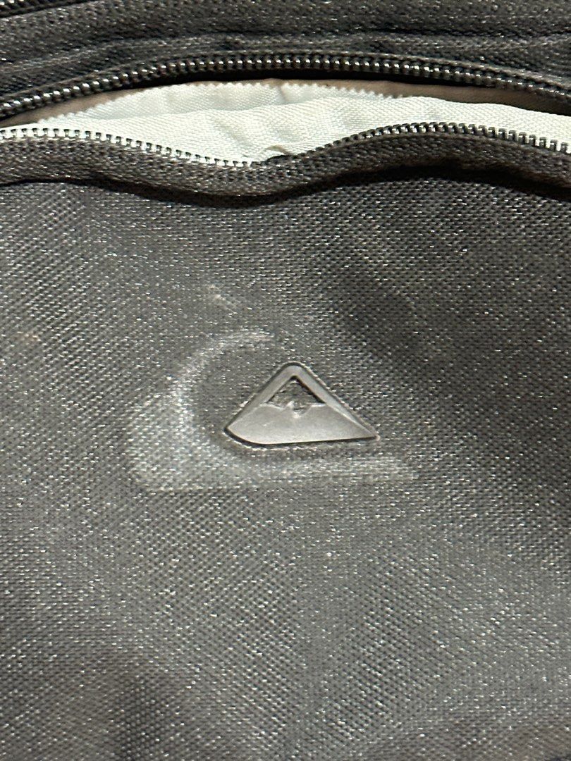 QUICKSILVER Black Waist Pack, Men's Fashion, Bags, Belt bags, Clutches ...