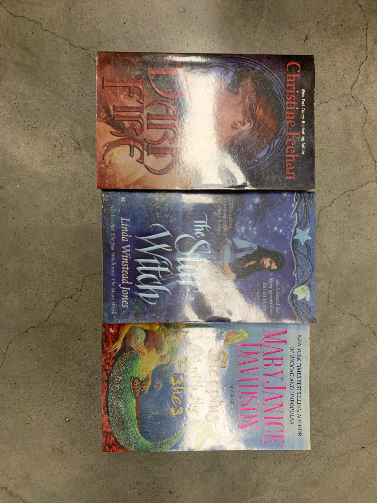 Christine Feehan: Dark fire, Linda Winstead Jones: The star witch, Mary Janice Davidson ...