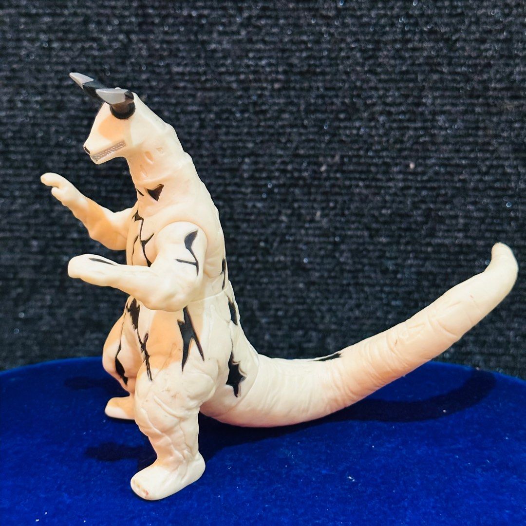 ELEKING - ULTRAMAN Ultra Kaiju Monster Series 05 BANDAI 2012 Vinyl PVC ...