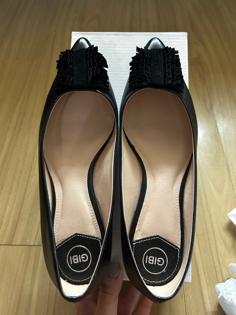 Gibi black shoes on Carousell