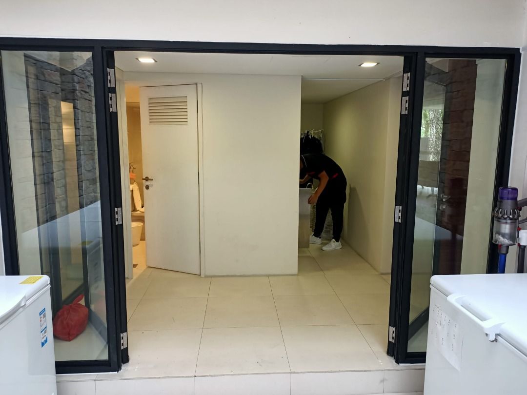 HDB Window/Grille/Casement/Top Hung/Shower Screen/bi-fold doors/sliding ...