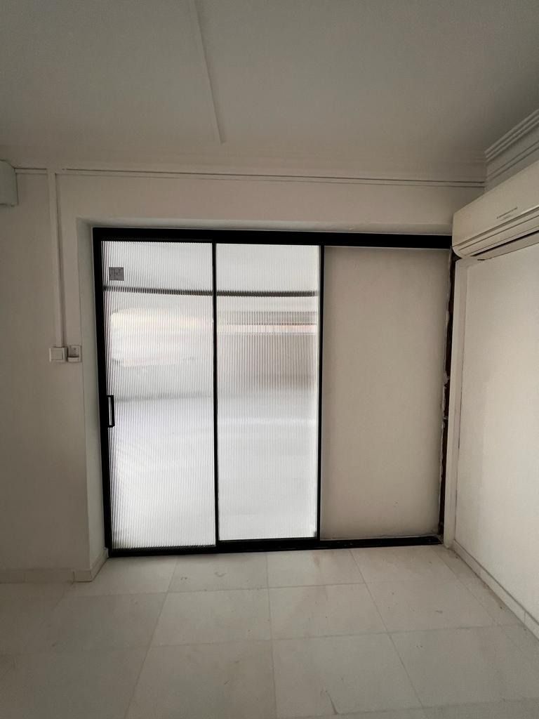 HDB Window/Grille/Casement/Top Hung/Shower Screen/bi-fold doors/sliding ...