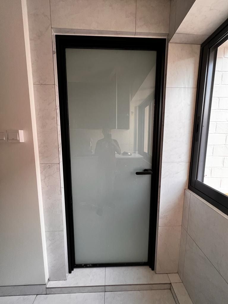 HDB Window/Grille/Casement/Top Hung/Shower Screen/bi-fold doors/sliding ...